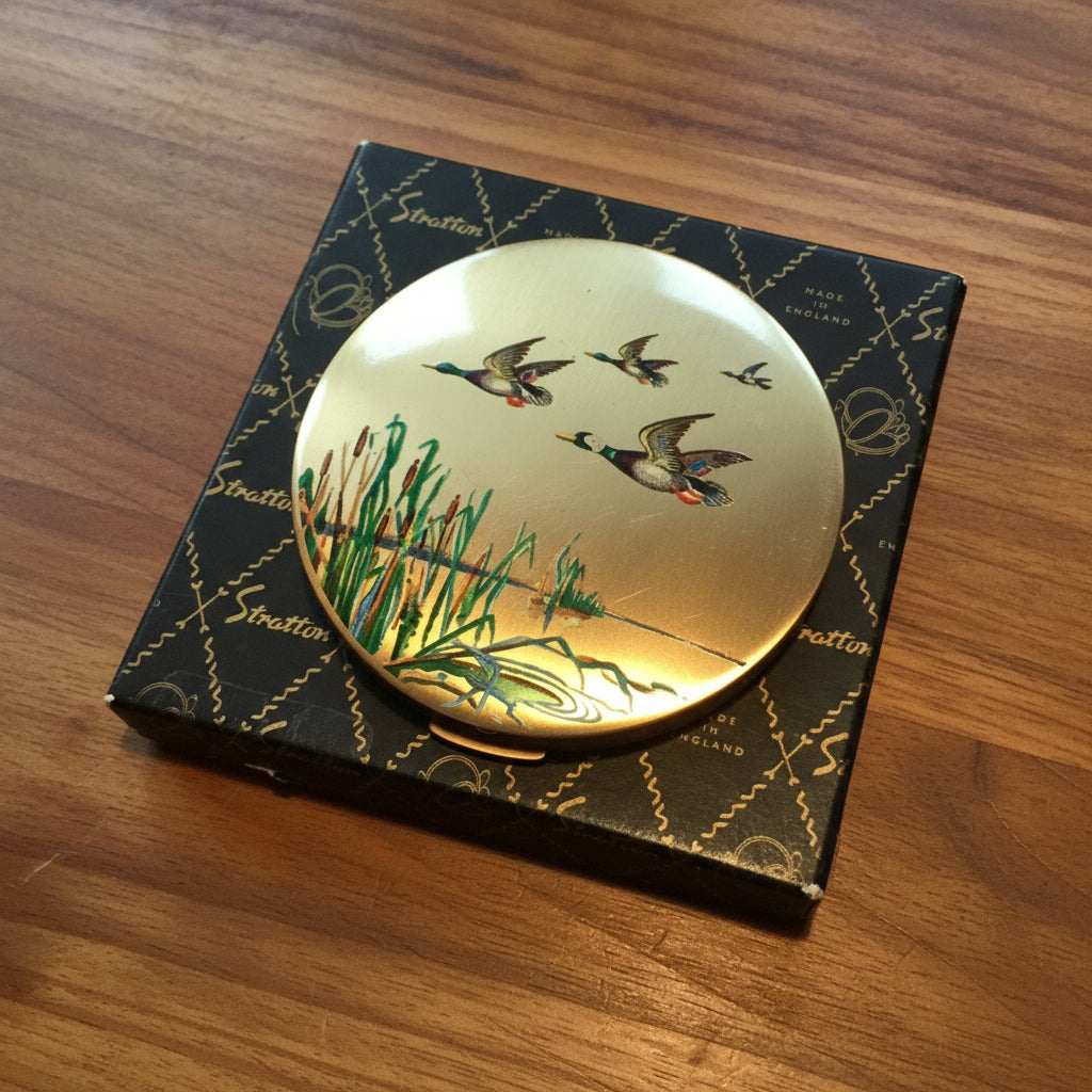 Vintage 1940s Stratton Powder Compact, Stratton Scone – Beeches Vintage